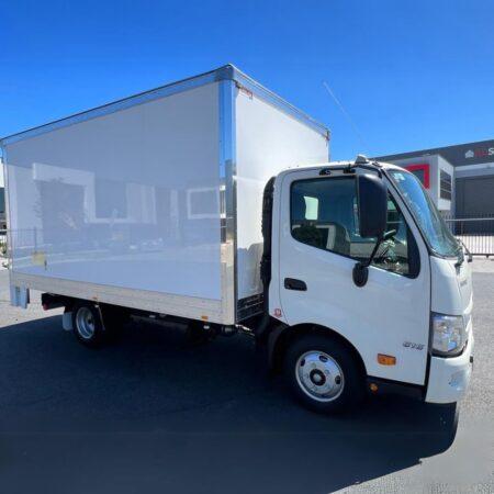 6 Pallet Truck With Tail Gate » Melbourne Van Rentals